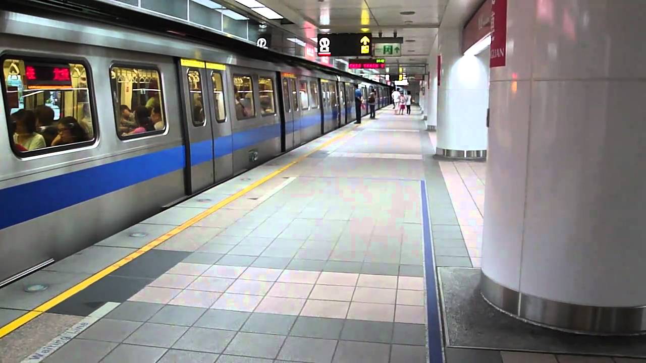 台北捷運 C371 進出站 - YouTube