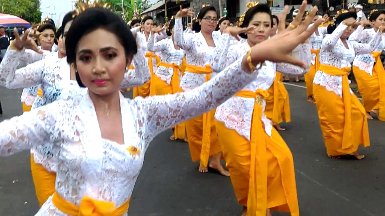 Tari Rejang Renteng - Tarian Bali Sakral oleh PKK Batanbuah Kaja ...