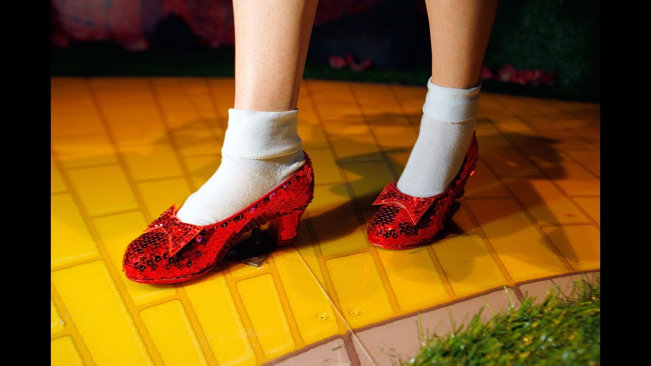 Dorothy's White Socks Mandela Effect (Changed To Blue) - YouTube
