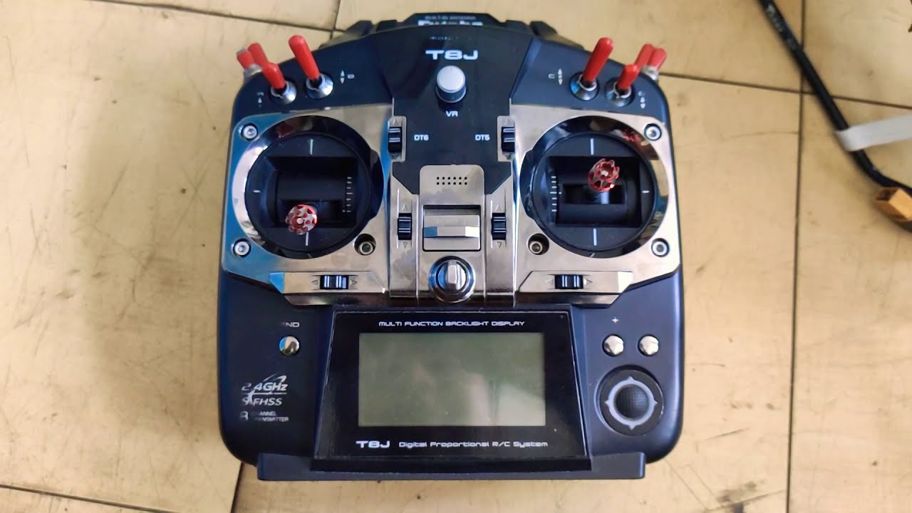 Futaba T8J : ตัดสัญญาณเพื่อเอาไปเล่นซิม - YouTube