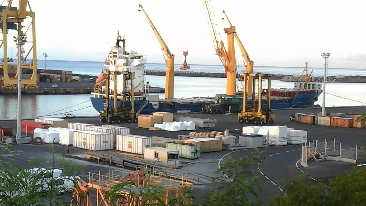 PORT EST RÉUNION,Grue Mobile,Chariots Cavaliers,VINGT DEUX MARS 2017 ...