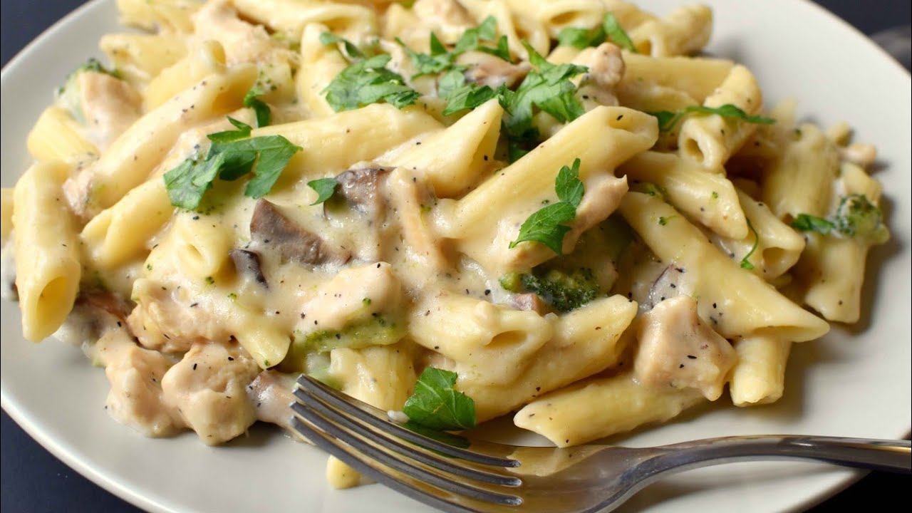 Pasta in White Sauce Pakistan Style WHITE SAUCE pasta Recipe |Flavours ...