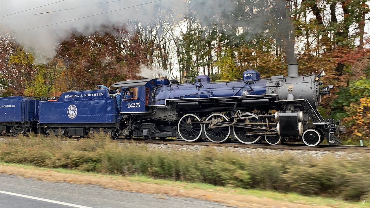 Pacing Reading & Northern 425 Steam Train Through South Tamaqua, PA (10 ...