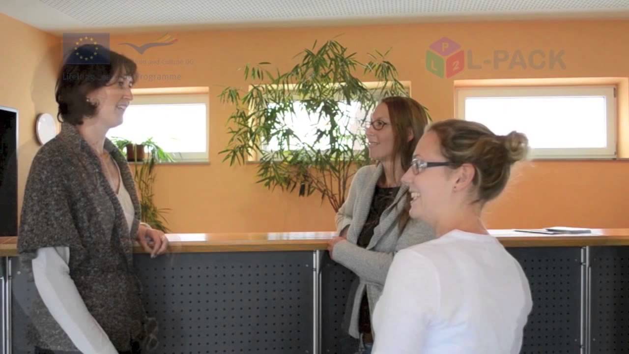 Dialogue 4b se présenter français - YouTube