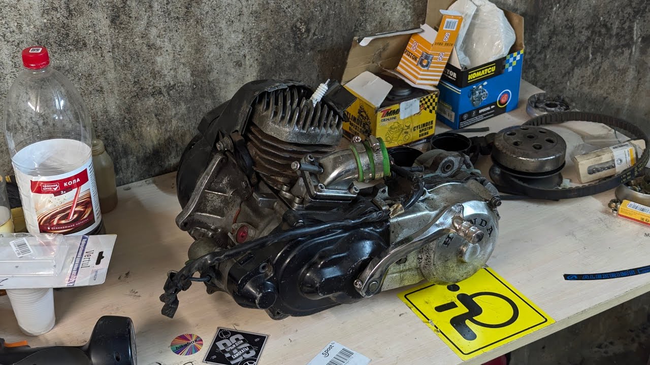 Honda dio AF-28 engine rebuild - YouTube