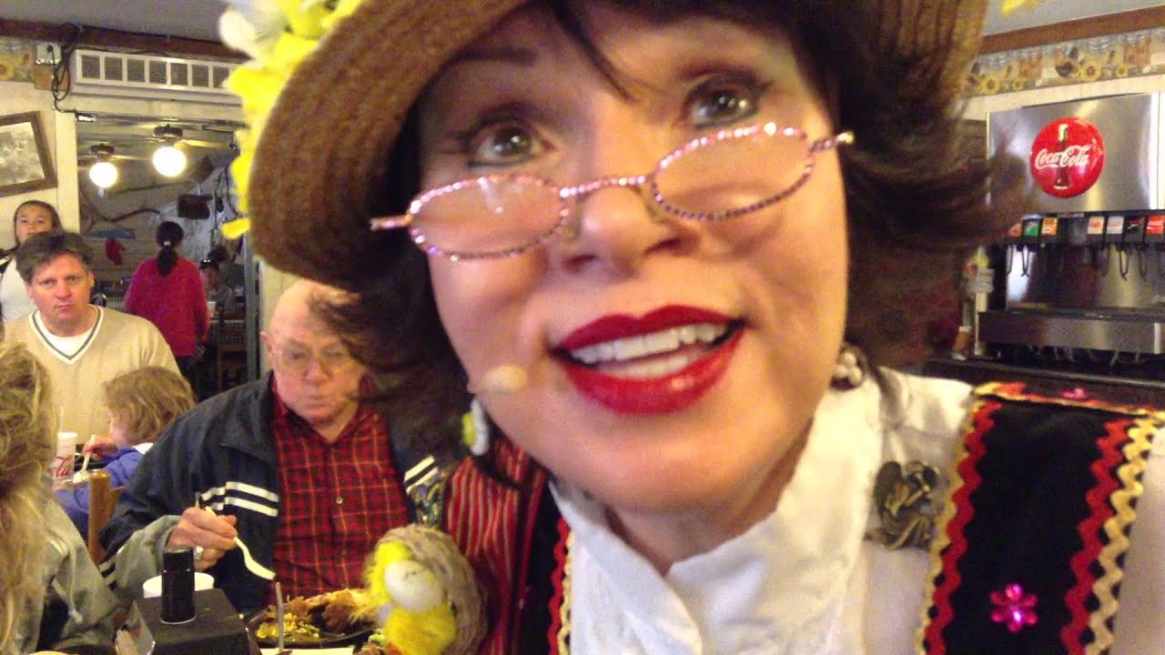 Miss Lillian, The Chicken Lady. at Dollywood - YouTube
