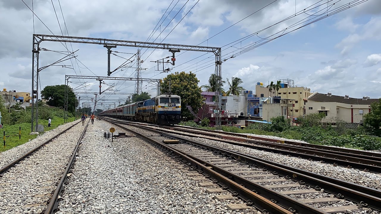4in1 - Hi-Speed Express Trains Skipping Near Chikka Banavara - YouTube