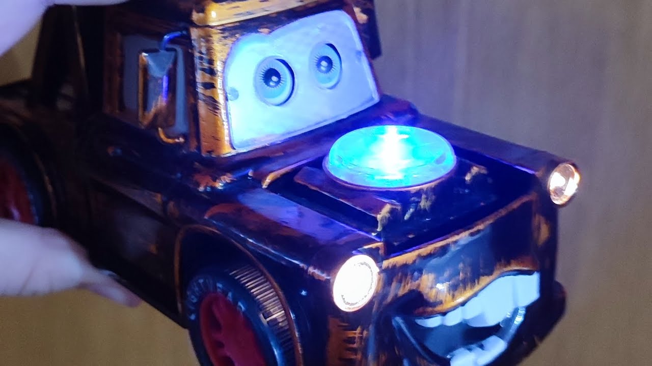 Bump and go "Funny Car King" (Mater, Chica boom) - YouTube