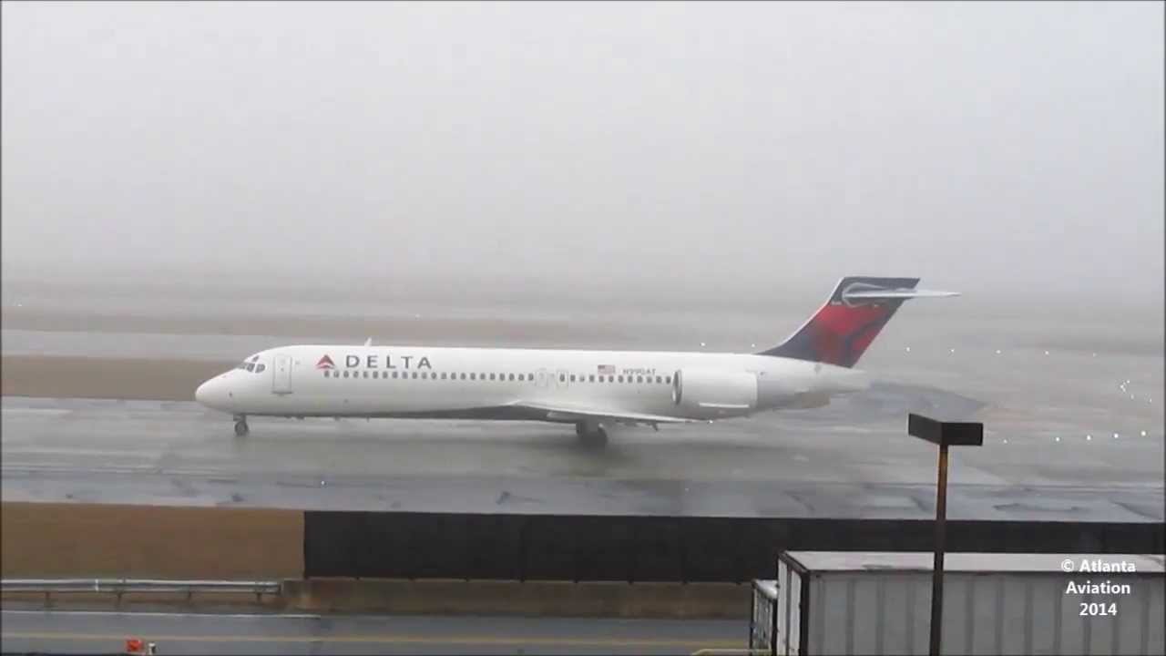 Delta 717 [N990AT] Close-up Taxi at ATL (HD) - YouTube