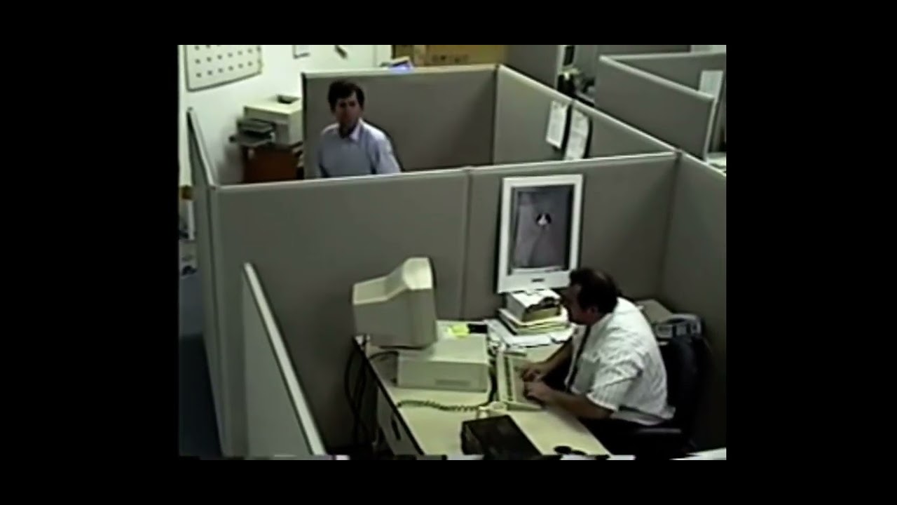 Man smashes a computer FUNNY - YouTube