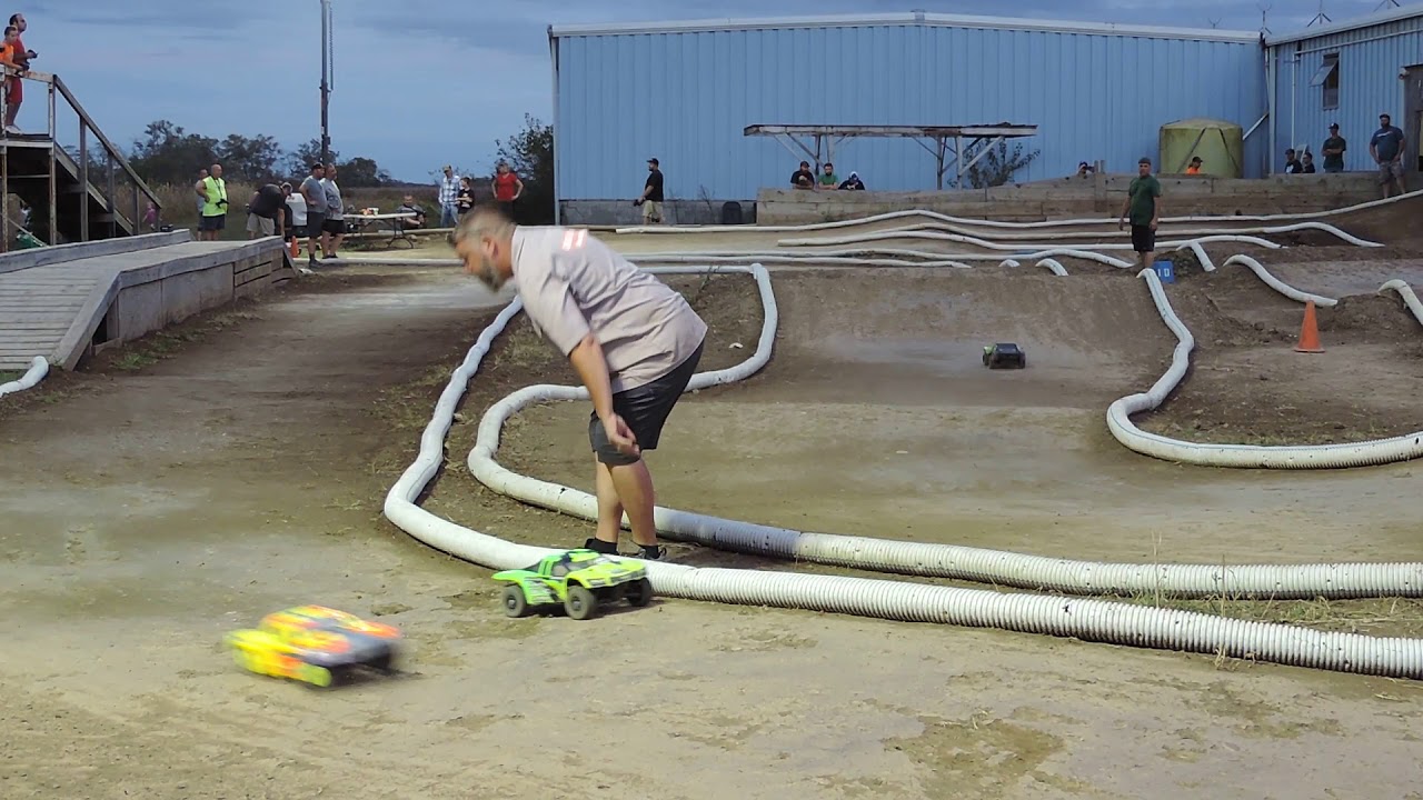 4x4 SCT B-Main Ohio RC Factory 10-7-2017 - YouTube