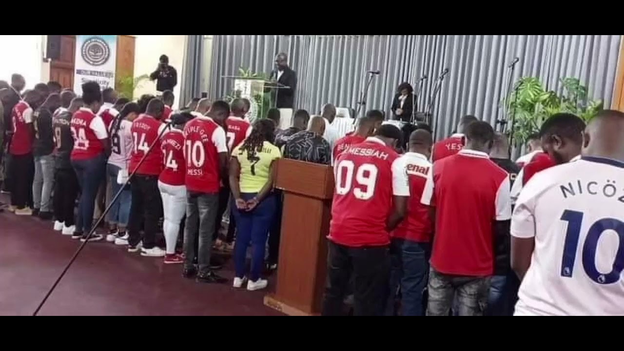 Arsenal fans praying for today's match 😅😅😅 - YouTube
