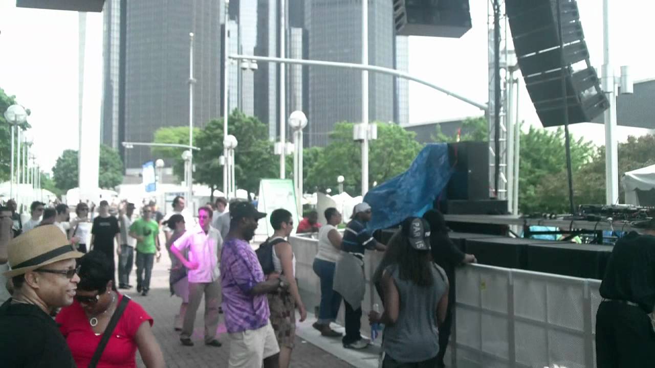 D.J. Cent still using da churn @ MOVEMENT 2011 - YouTube