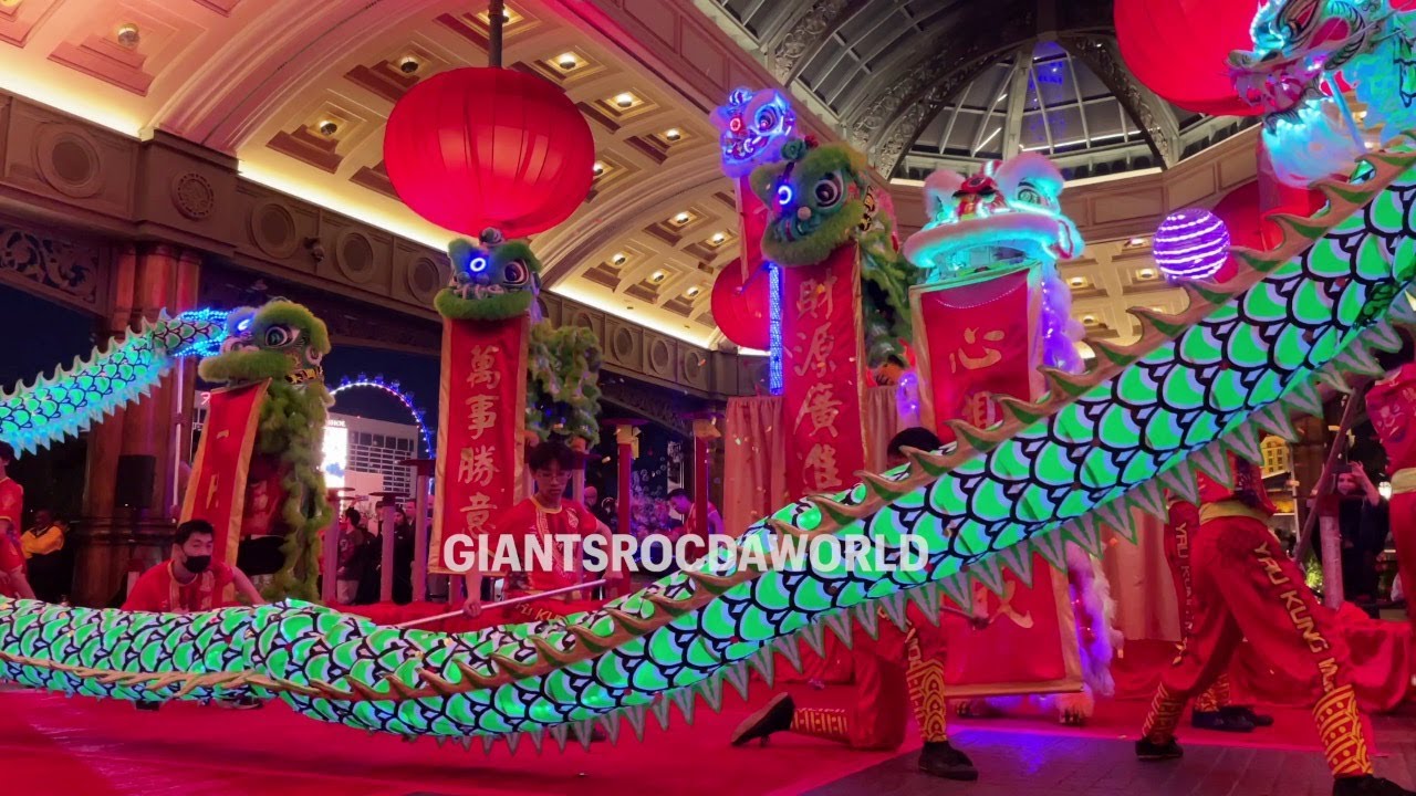 Yau Kung Moon USA Lion Dance on High Poles & LED Dragon Dance Bellagio ...