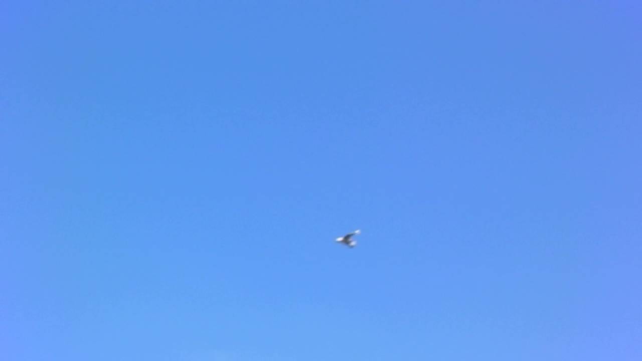 Blohm & Voss BV P215 上空でのループ、背面飛行のテスト、片岸さんノーカット - YouTube