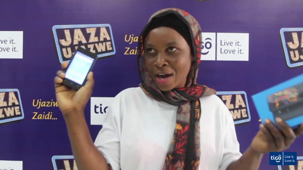 Tigo Yatoa zawadi za simu aina ya Tecno S1 kwa wateja wake 219 - YouTube