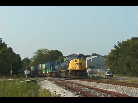 CSX SD70MAC #728 leads CSX Q129 at Ringgold, Georgia - 8/2/02 - YouTube