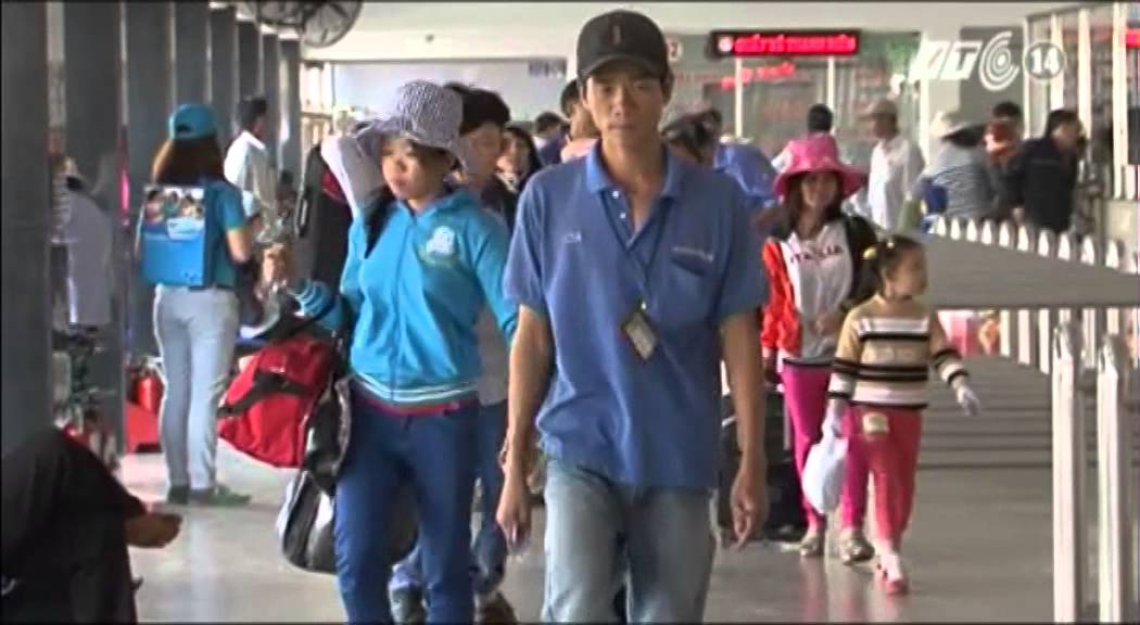 VTC14_Hơn 1 triệu người dân TP HCM đổ về quê ăn Tết - YouTube