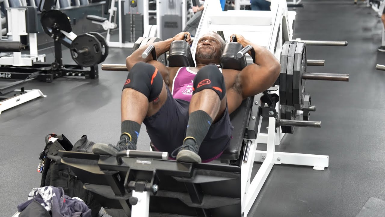 Heavy Leg Day Training - YouTube