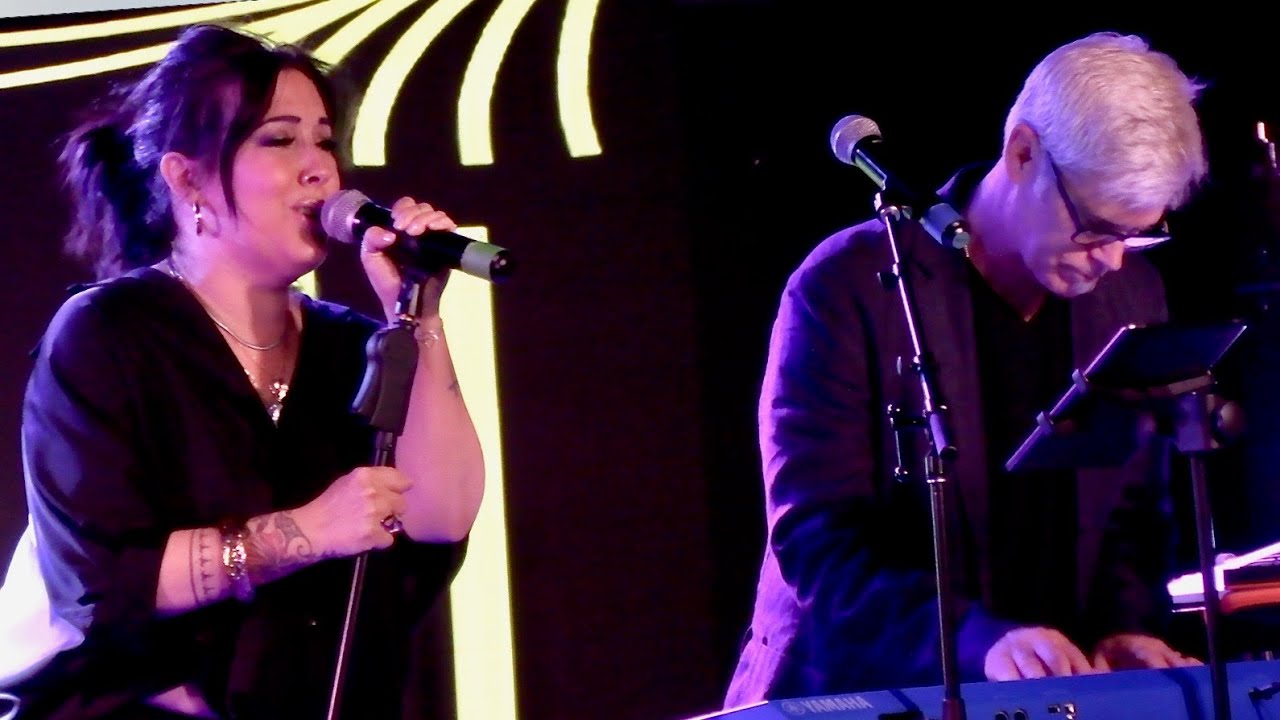 Stephanie Calvert & Chris Marion - Jolene - YouTube