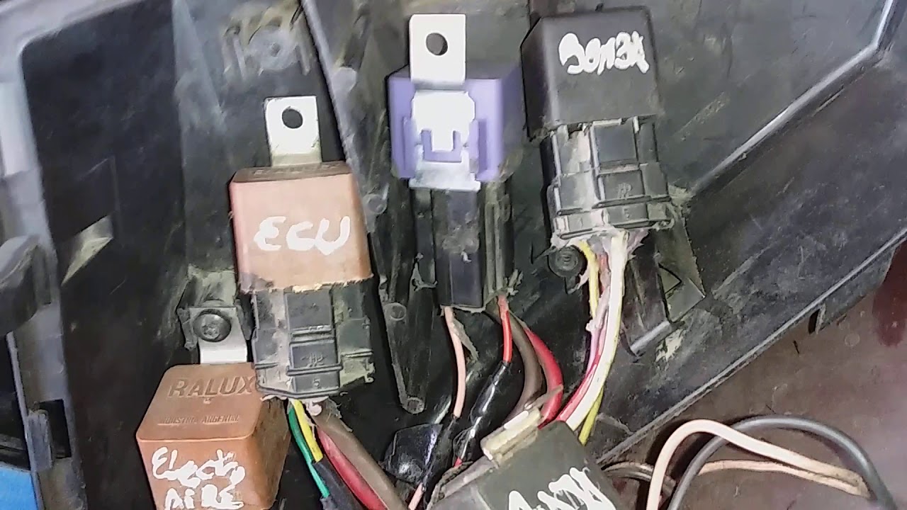 Caja de relay y fichas Renault 19. LEER DESCRIPCION. CORREGIDO!!! - YouTube