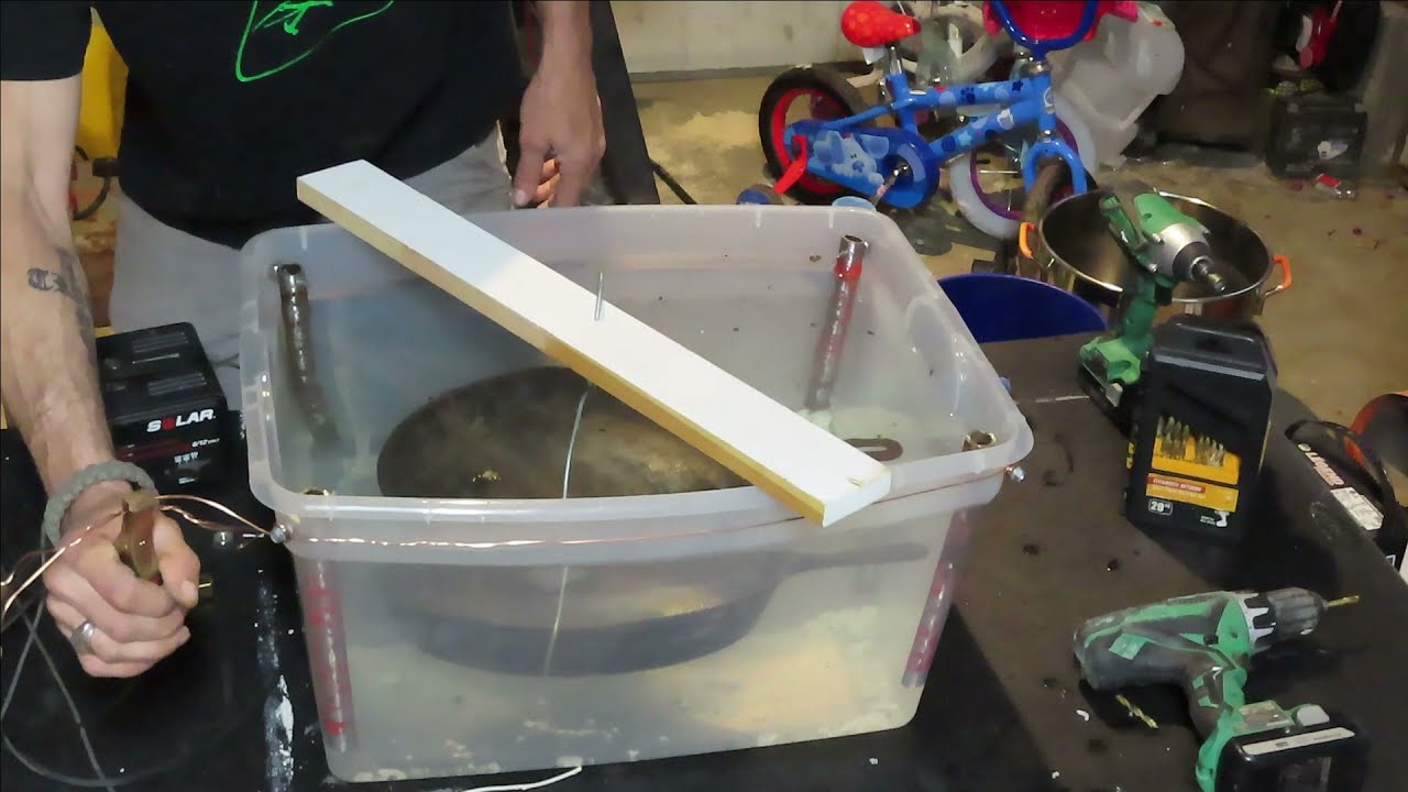 How To Build An Electrolysis Tank. Removing Rust from Cast Iron Pans ...