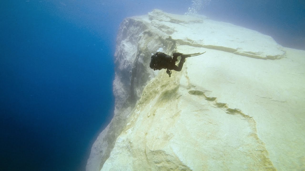 Malta Dive Sites - Azure Reef, Dwejra, Gozo - YouTube