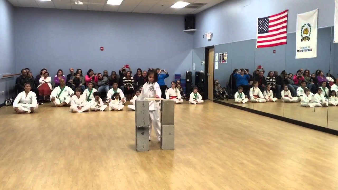 White Belts - Gup Testing Kyok Pa/Board Break - YouTube