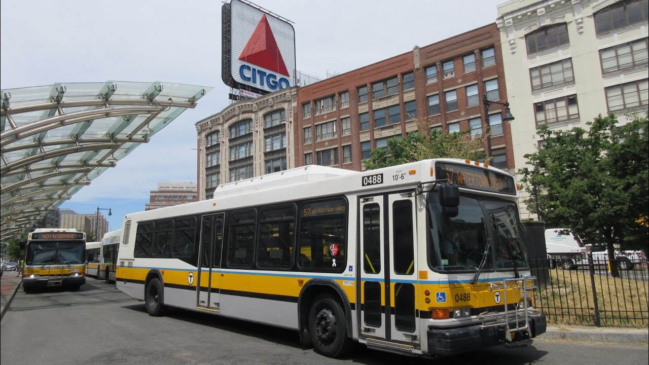 Return of MBTA AN440LF Neoplans! MBTA bus action around Kenmore square ...