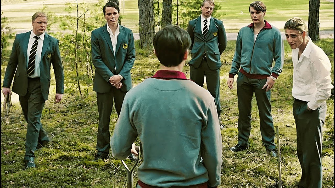 Los Matones No Saben Que El Nuevo Estudiante Al Que Acosan Es El ...