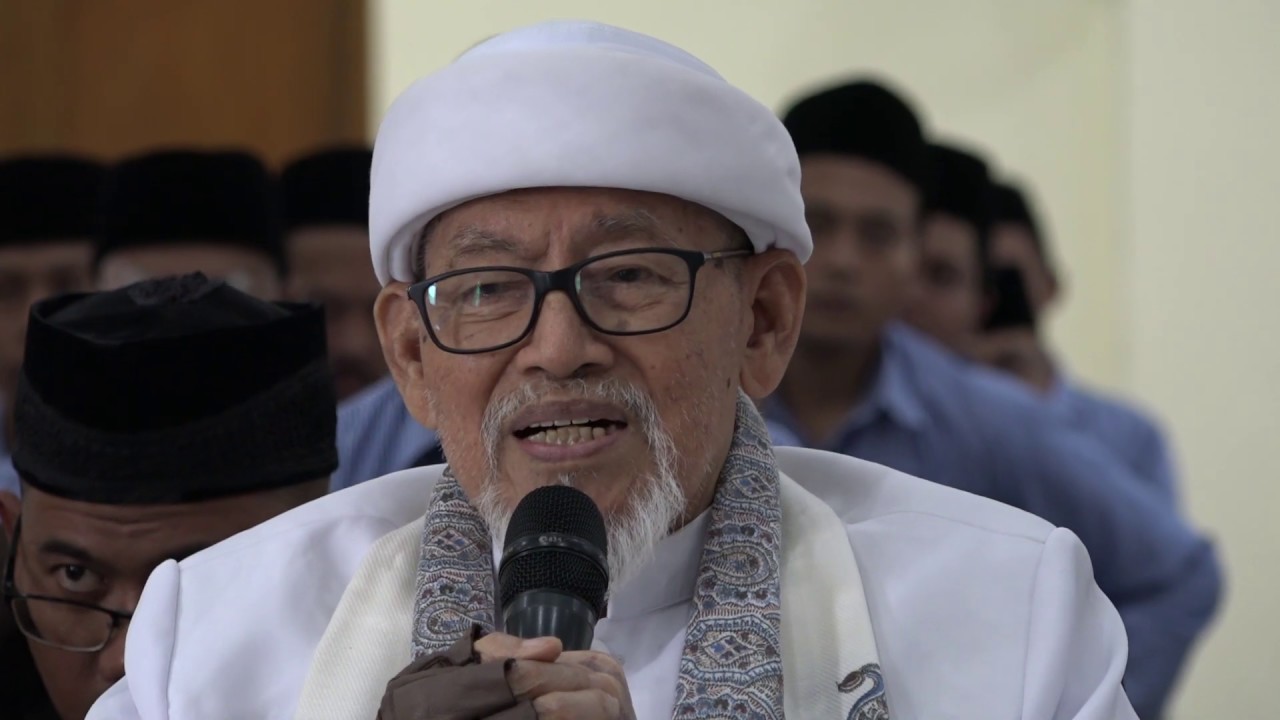 Do'a bersama KH. Basori Alwi Pengasuh Pondok PIQ K.H Masjkur Pahlawan ...