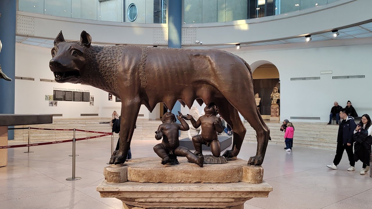 Lupoaica cu pui la Muzeul Capitoliului din Roma, Romulus si Remus ...