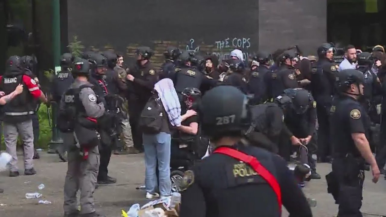 Protests continue after PSU library cleared, at least 12 arrests - YouTube