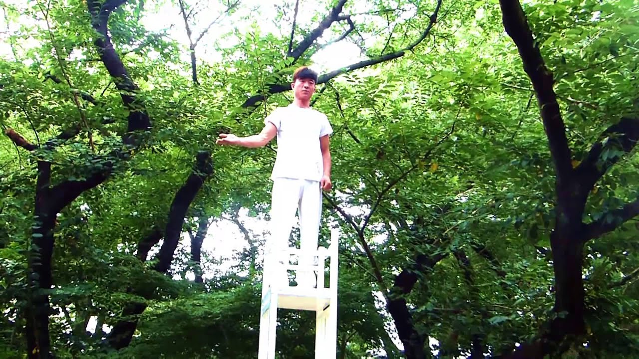 Acrobat of chair : 中国雑技 椅子倒立 - YouTube