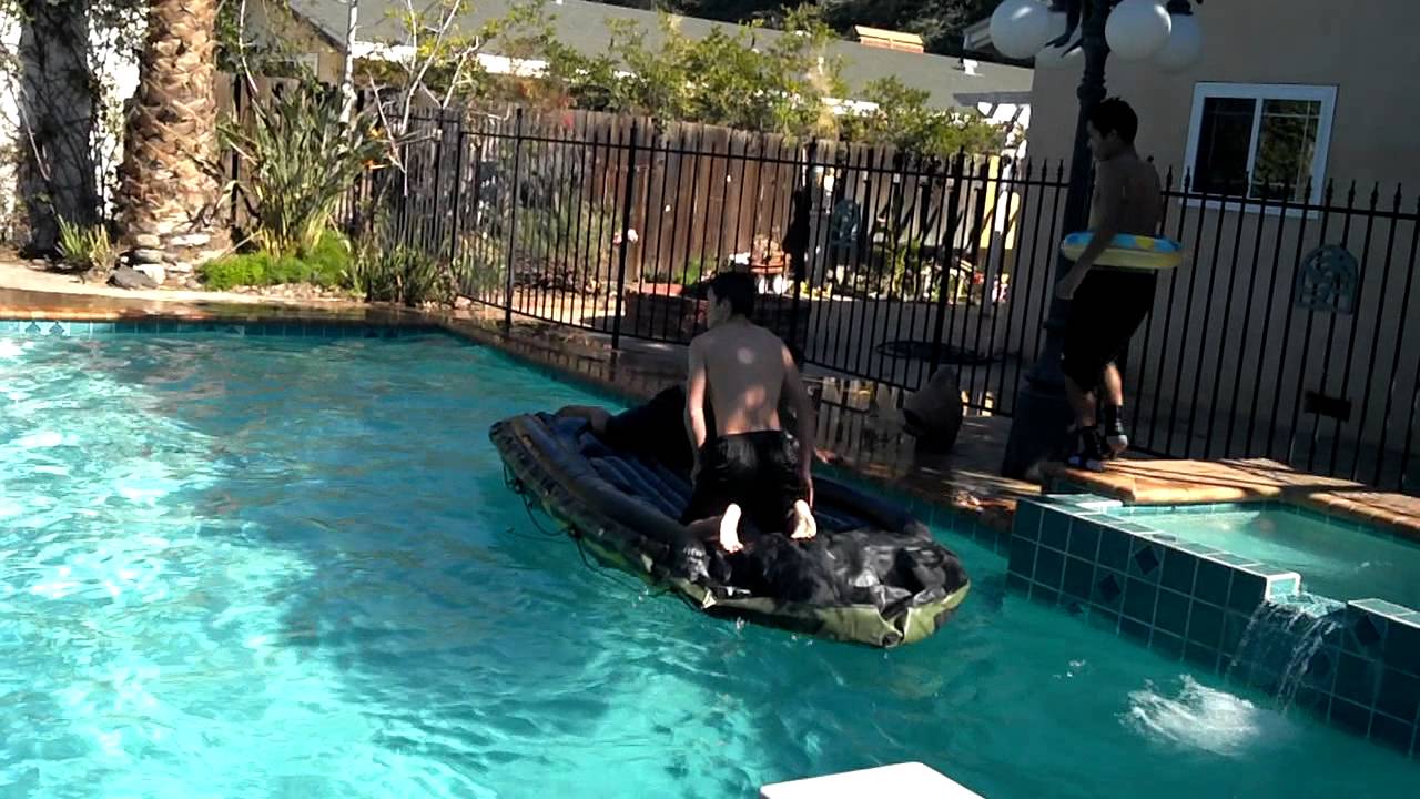 Battle Boat - YouTube