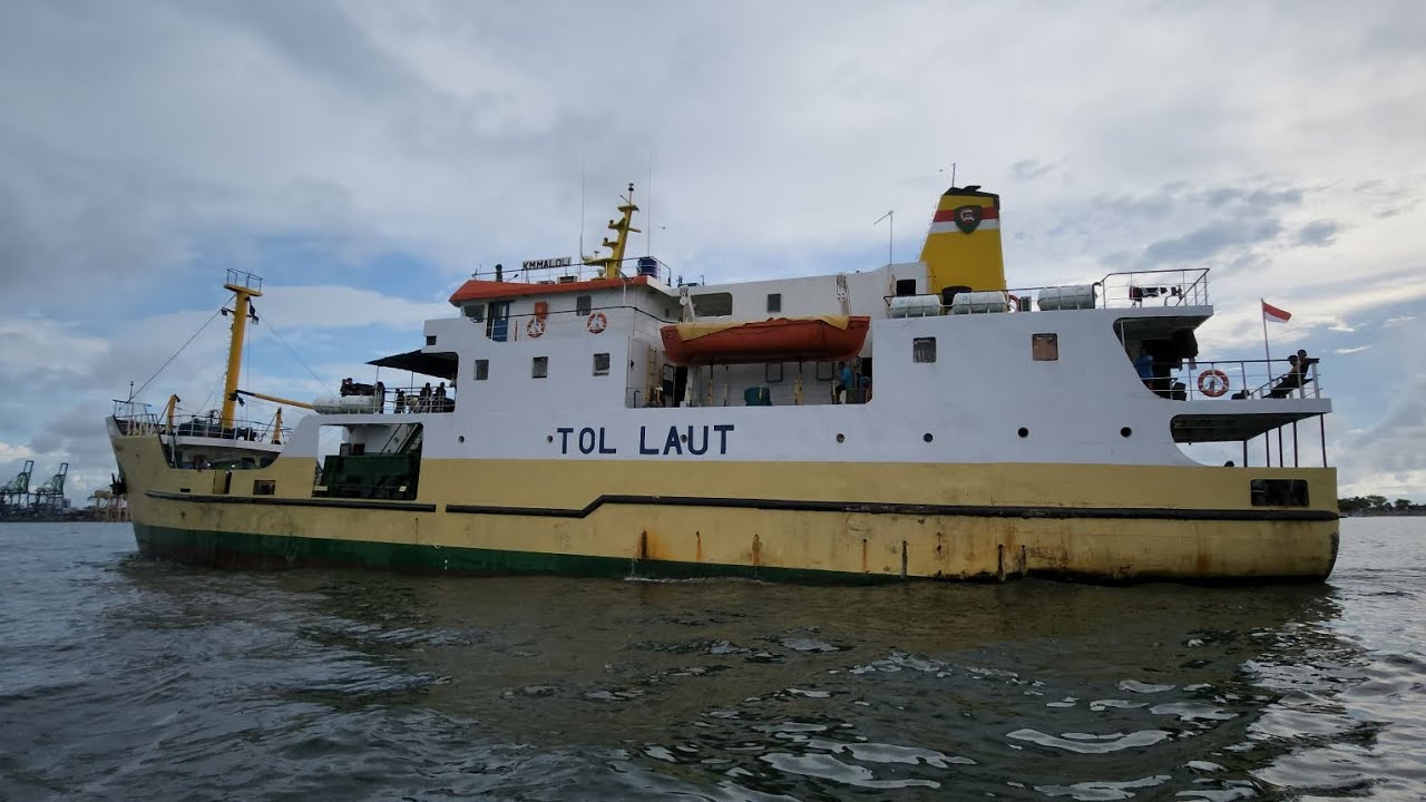 Motor Pandu / Pilot Boat Makassar, Pandu KM. Maloli di Pintu Kapal⛴️⚓️ ...