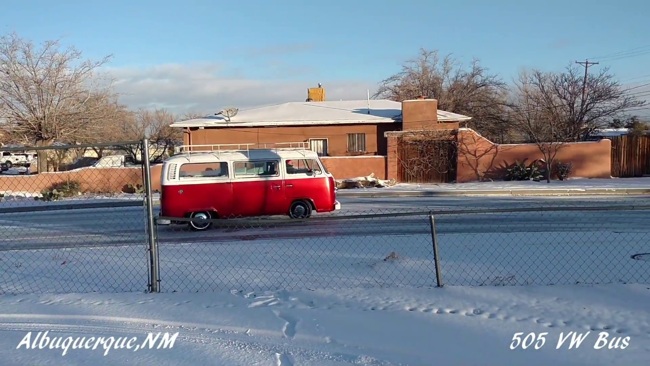 Quick Snow drifting spin in a VW Bus - YouTube
