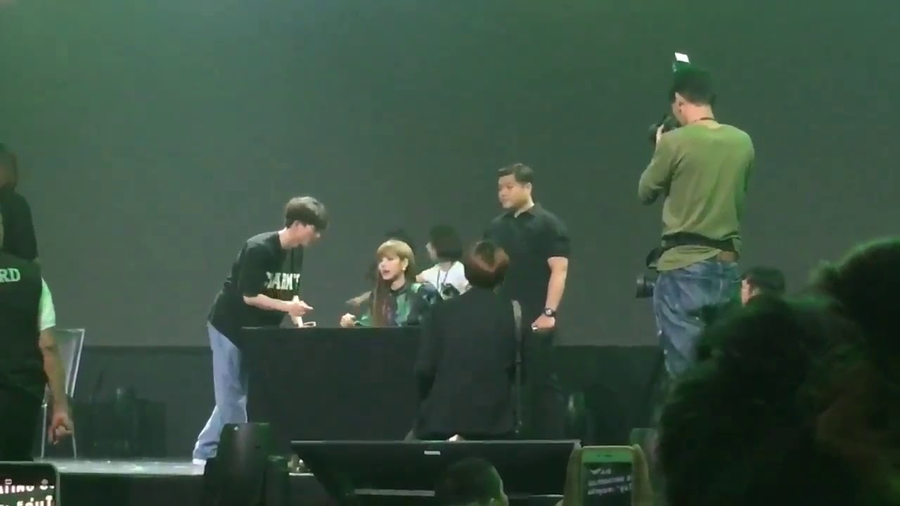 191003 BLACKPINK (블랙핑크) LISA x AIS 30th Anniversary - YouTube