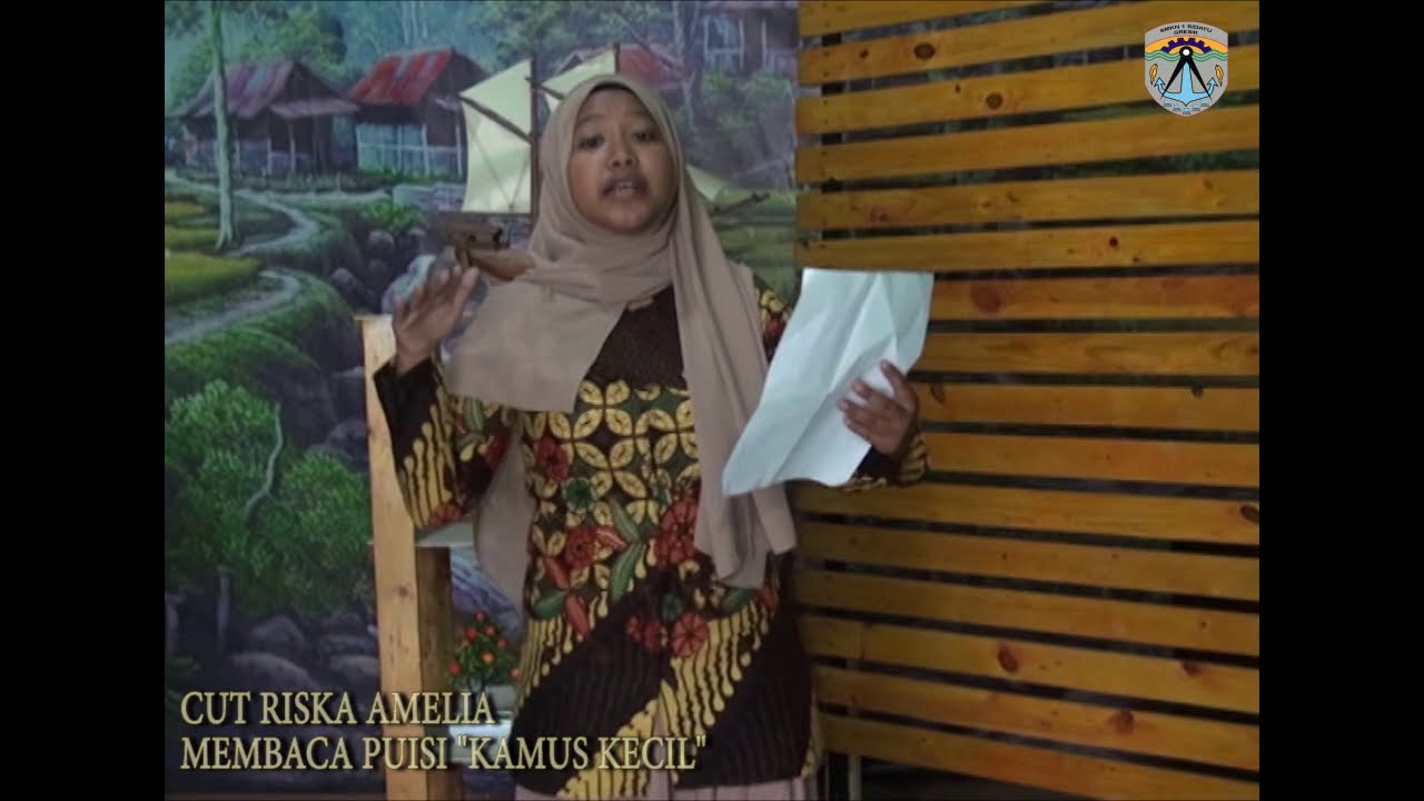 CUT RISKA AMELIA | Baca Puisi | KBI SMK Gresik 2020 - YouTube