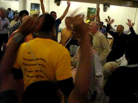 ISKCON Toronto Kirtan by HH Bhaktimarga Swami Nov 2008