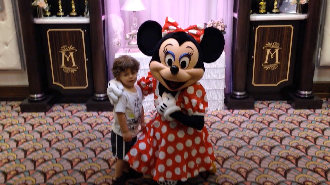 Meeting Minnie Mouse in Minnie's Room at Disney World - YouTube
