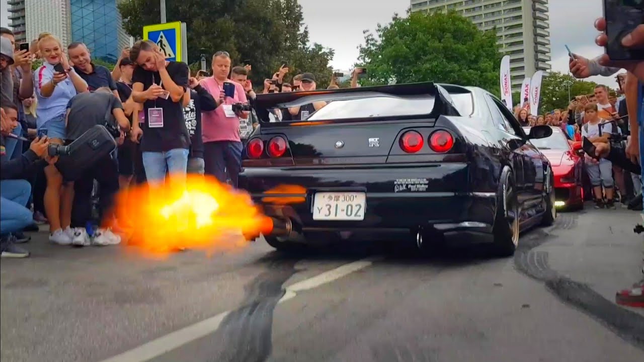 (IT SPITS FLAMES!!!) Insane R33 Skyline GT-R SOO LOUD - YouTube