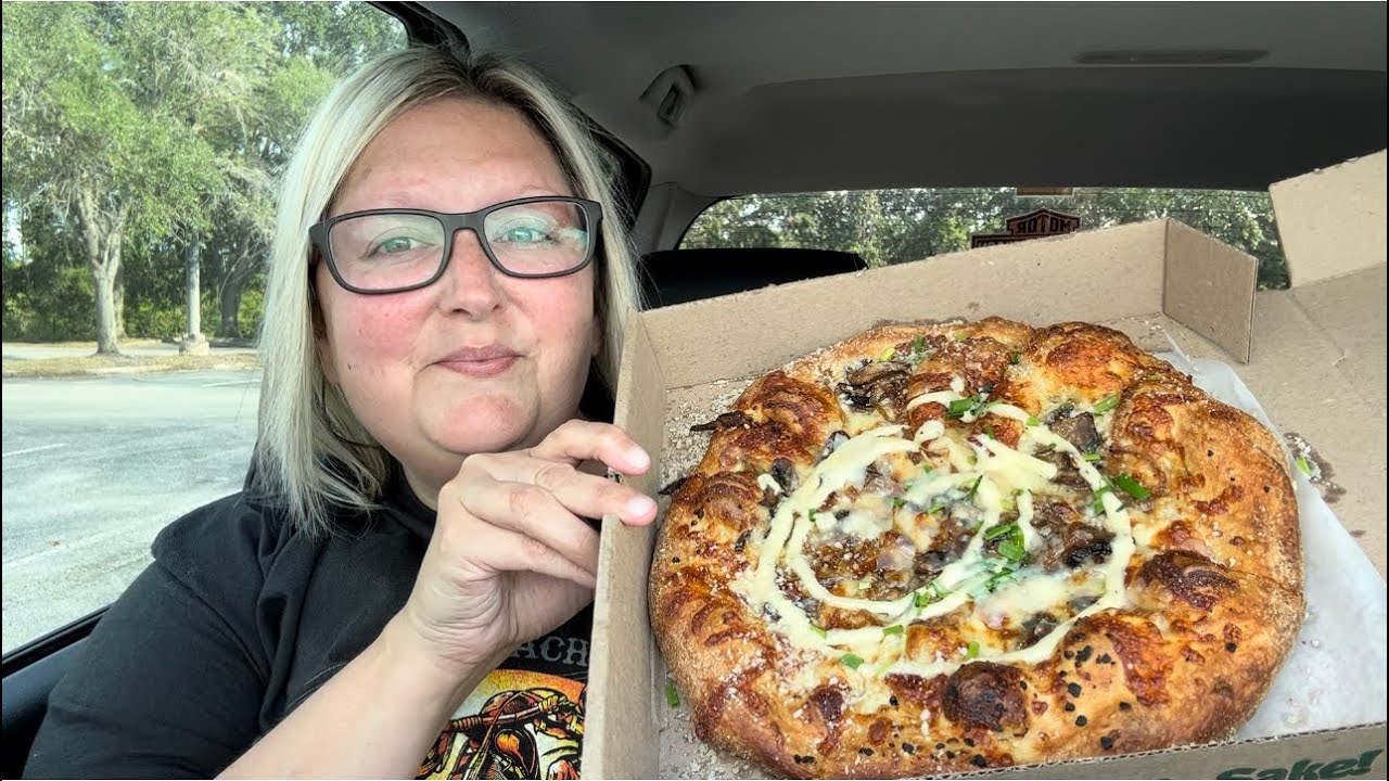 Mellow Mushroom Mukbang!! - YouTube