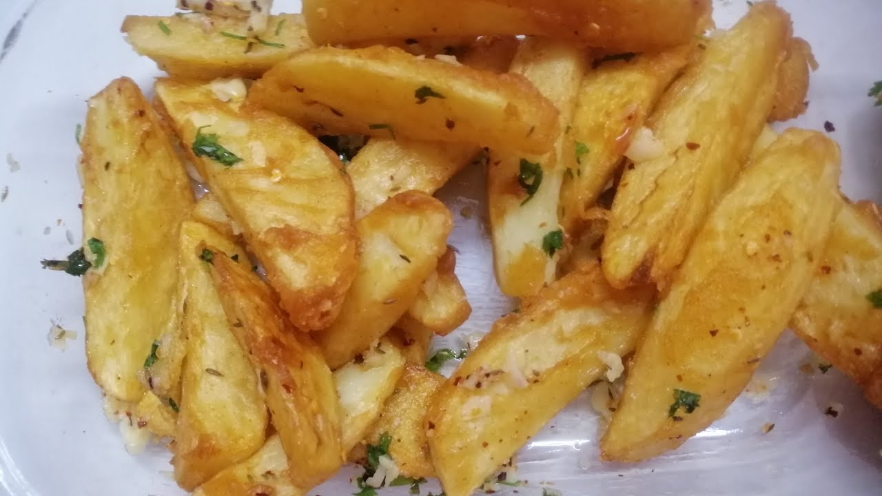 Garlic Potato Wedges || Crispy Wedges Recipe by Naila's kitchen. - YouTube