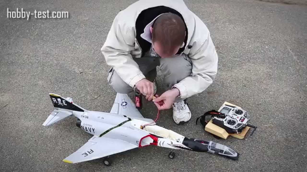 RC stíhačka F4 Phantom II - YouTube