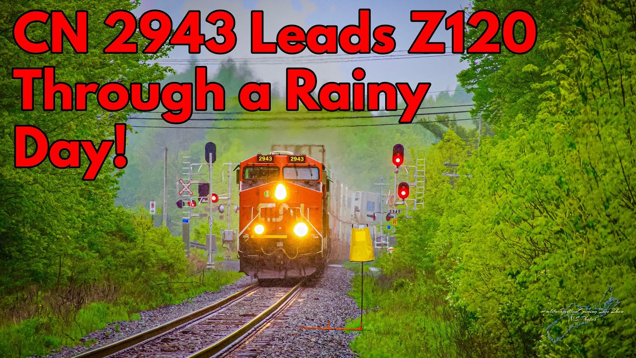 CN 2943 Leads a Short Z120 at Windsor Junction, NS. - YouTube