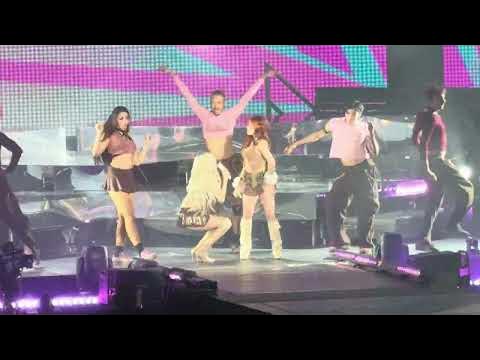 Mamita Rica - Kenia OS at Live (Ciudad de México) Pink Aura Tour feat. Yeri Mua - YouTube