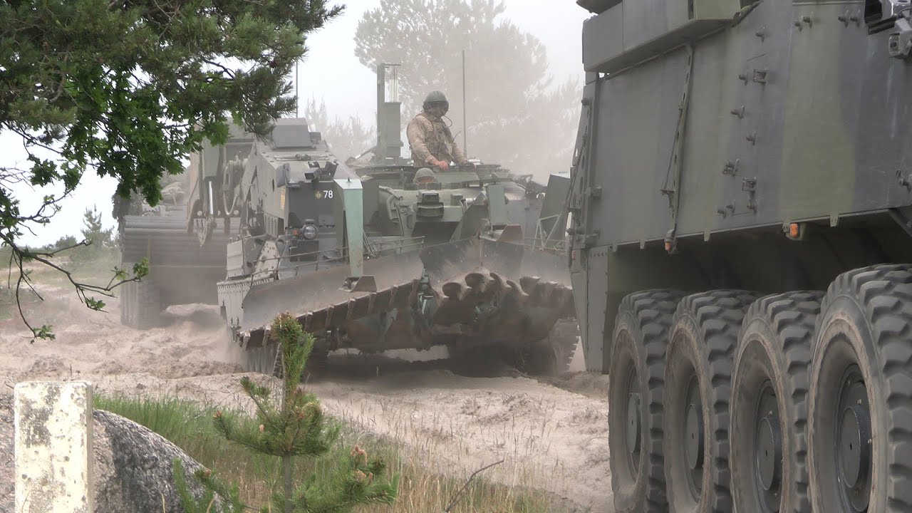Leopard Wisent 1 AEV action - Clearing obstacle - Leopard 1 Wisent - YouTube