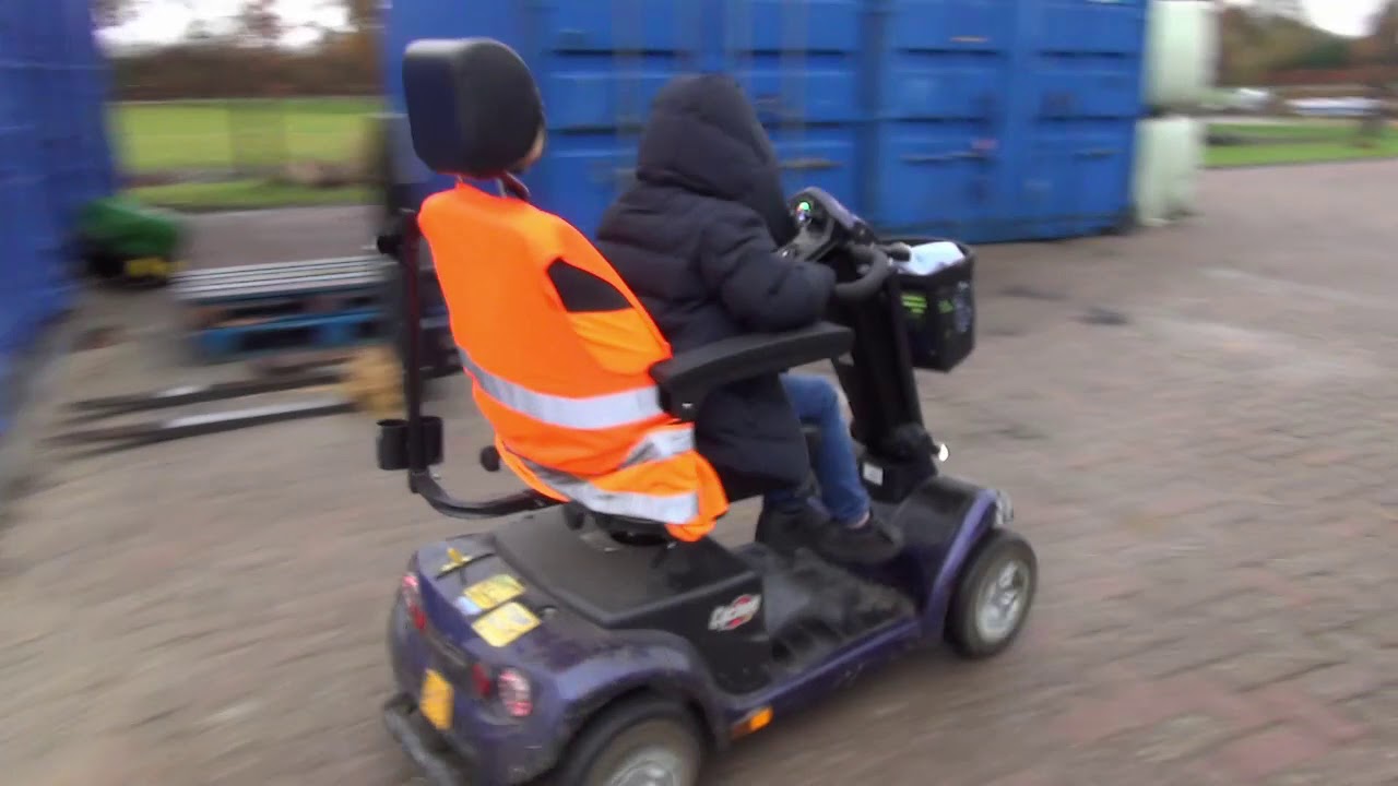 Scootmobiel 2 - YouTube