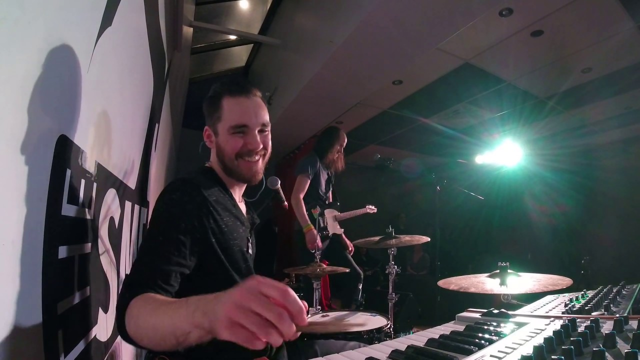 The Houses (Where We Grew Up) - Two Lonely Men (live) - YouTube